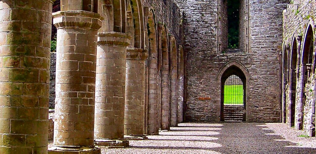 La Boyle Abbey - Abbey in Ireland • Go-to-Ireland.com