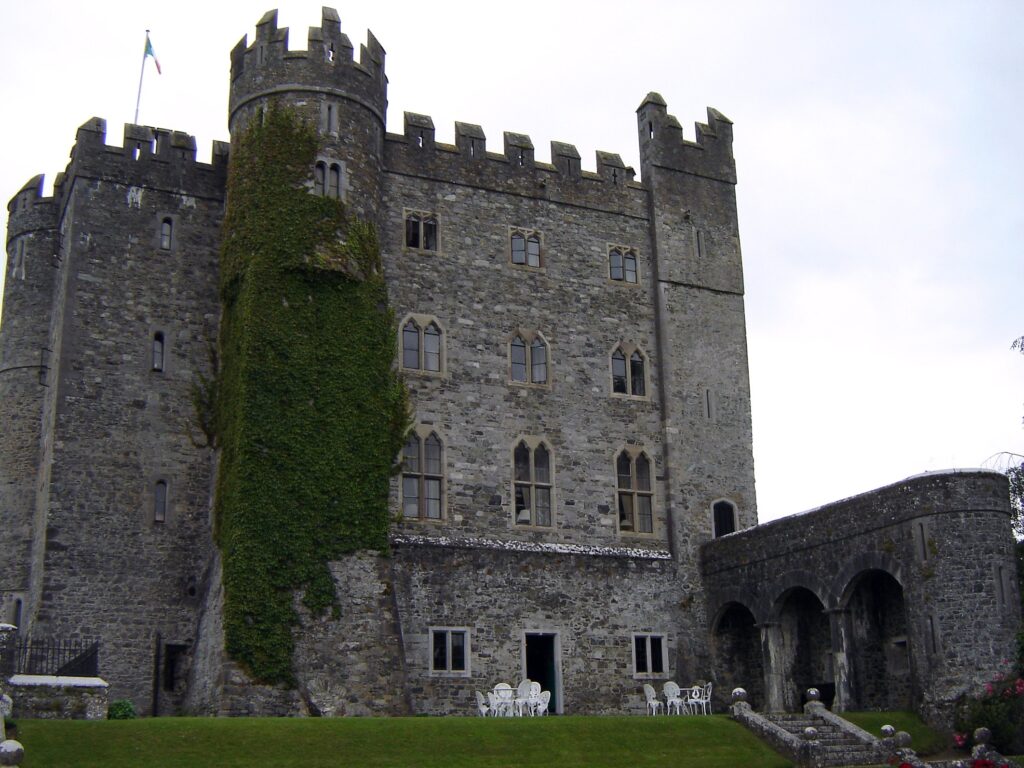 Kilkea Castle - Irish castle • Guide Irlande.com