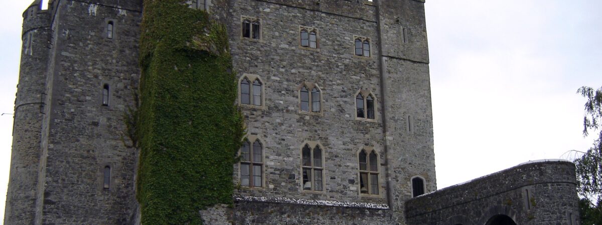Kilkea Castle - Irish castle • Go-to-Ireland.com