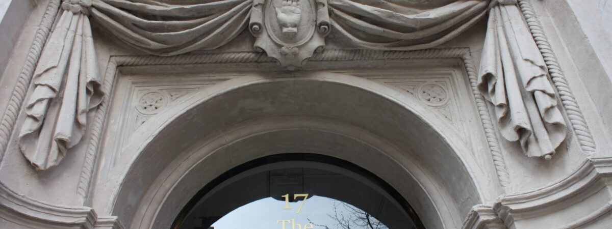 The Linen Hall Library in Belfast • Go-to-Ireland.com
