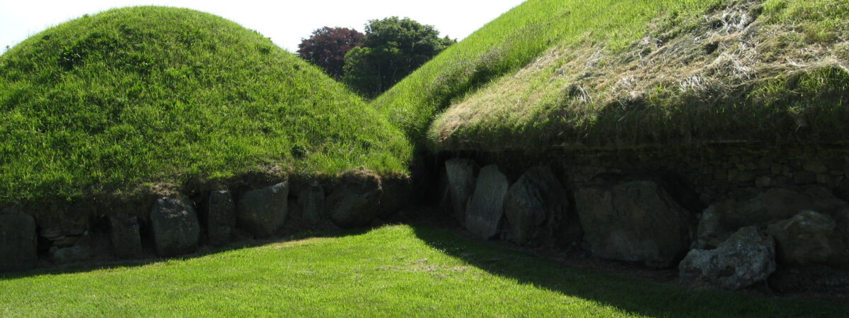 Dowth - Irish archaeological site • Go-to-Ireland.com