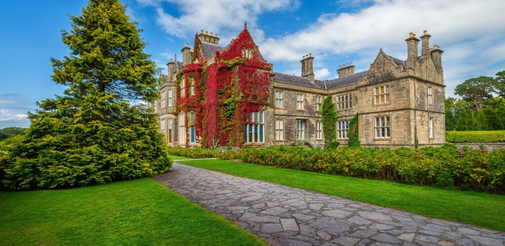 The Muckross House - Irish manor house • Go-to-Ireland.com