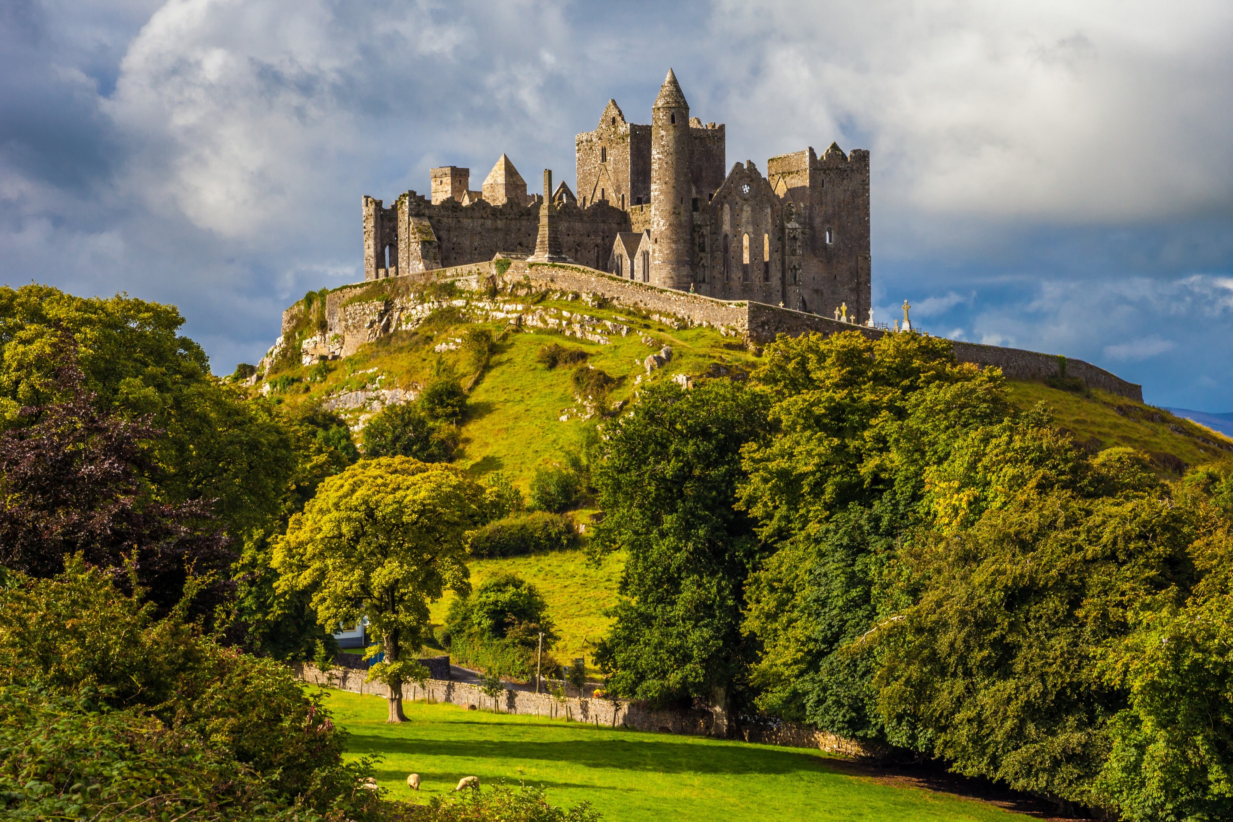 The Rock of Cashel - Medieval complex • Guide Irlande.com