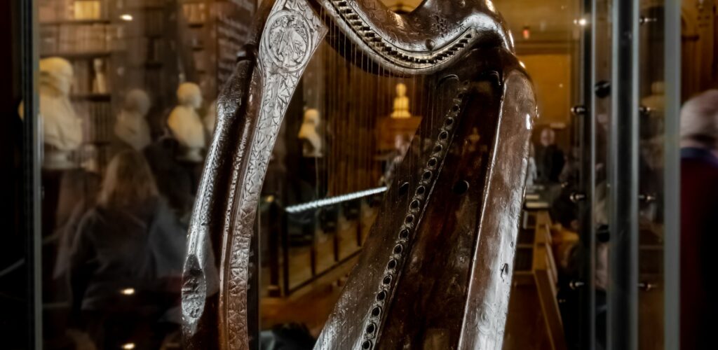 Brian Boru's harp • Go-to-Ireland.com