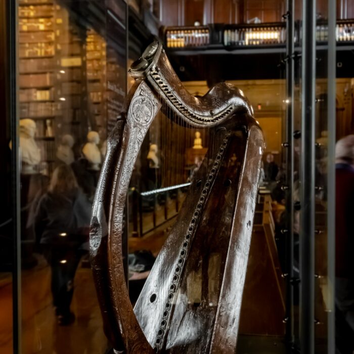 Brian Boru's harp • Go-to-Ireland.com