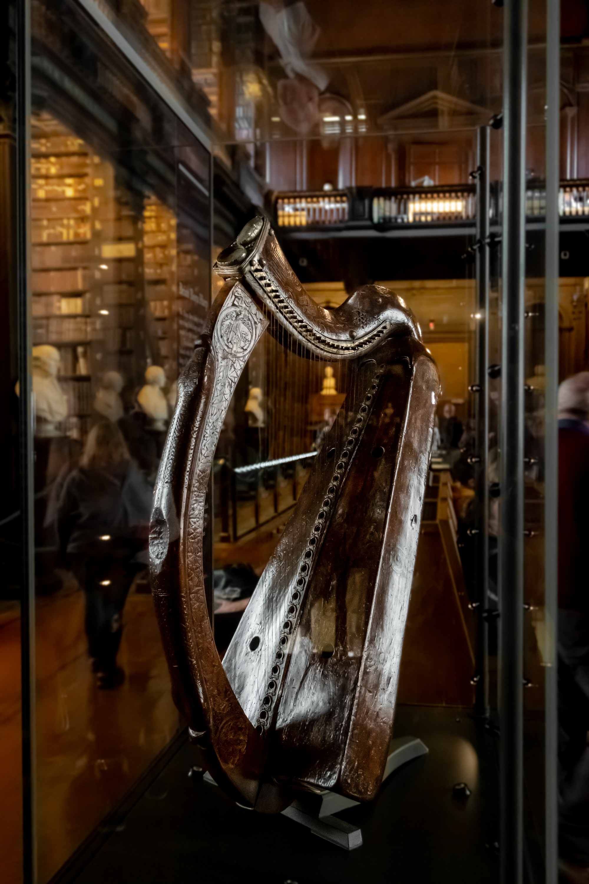 Brian Boru's harp • Go-to-Ireland.com