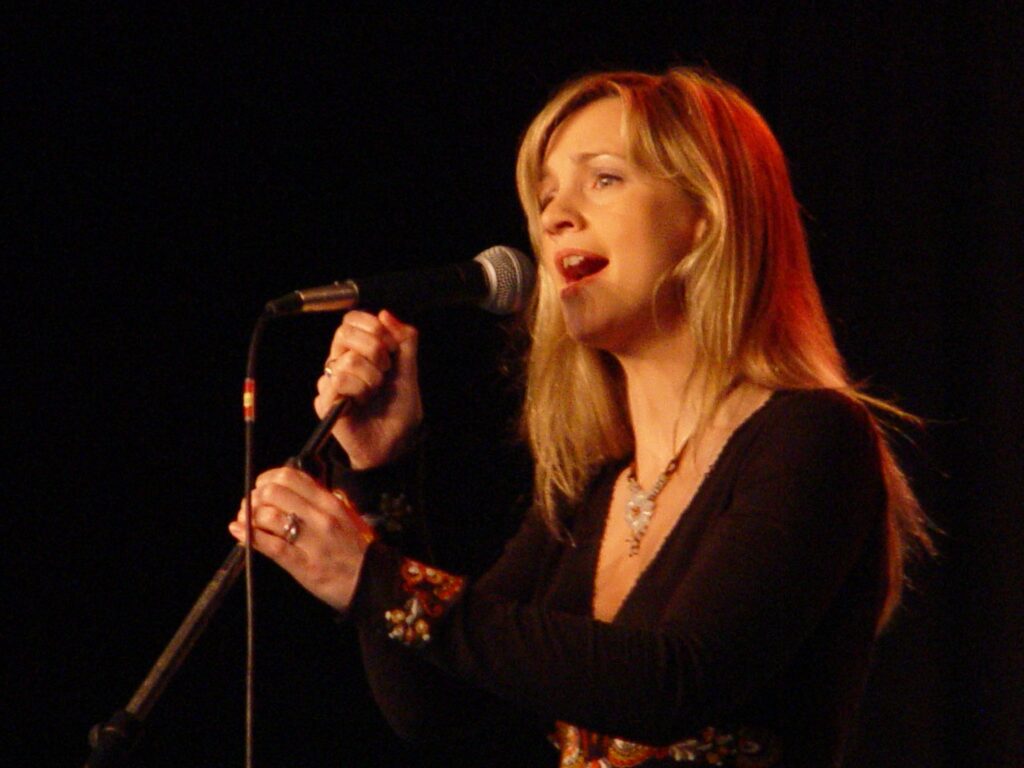 Cara Dillon - Irish singer • Go to Ireland.com