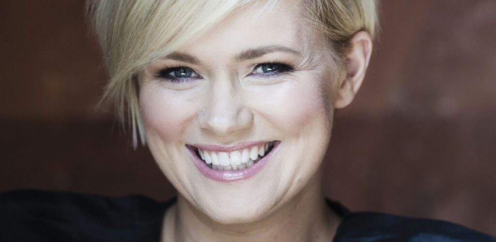 Cecelia Ahern - Irish novelist • Go-to-Ireland.com