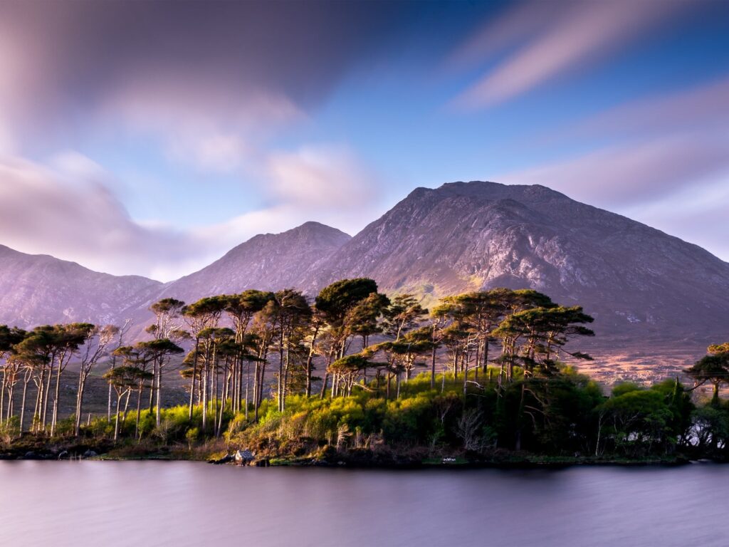 Derryclare Lough - Connemara Lake • Go to Ireland.com