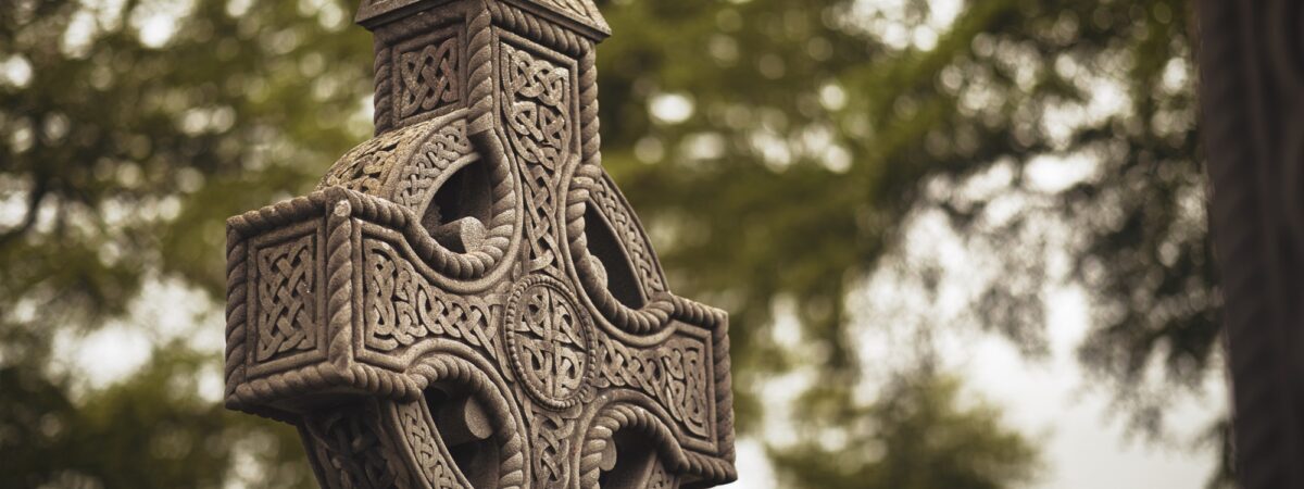 Interlacing in Ireland - Celtic interlacing • Go-to-Ireland.com