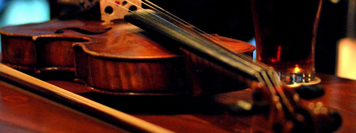 Fiddle - Irish traditional fiddle • Go-to-Ireland.com