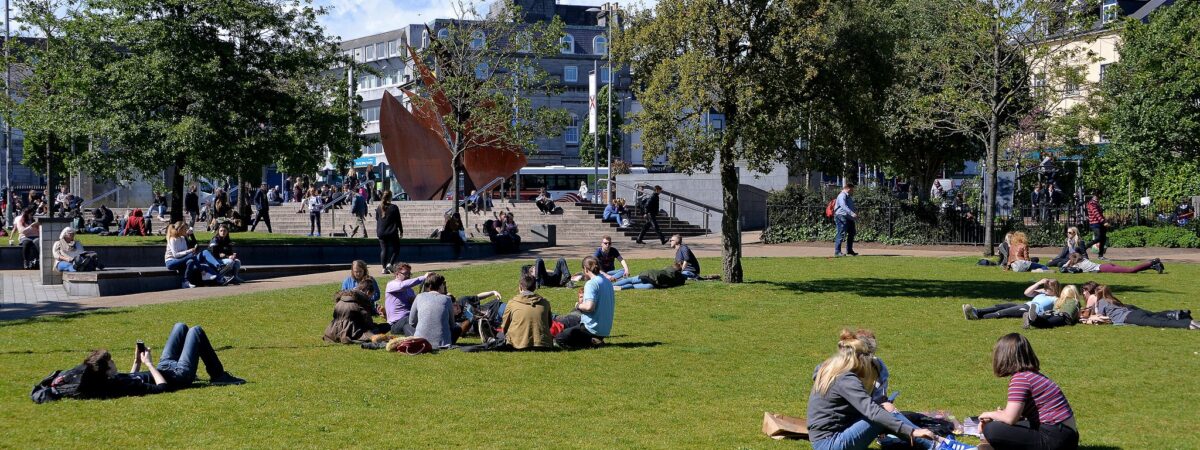 Eyre Square ☘️ : activities & accommodation • Go-to-Ireland.com