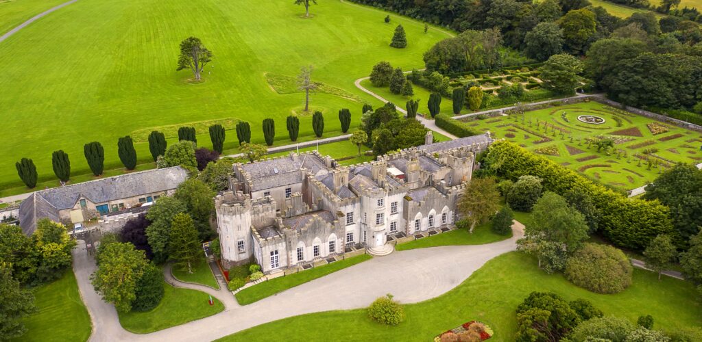 Le Ardgillan Castle - Irish Castle • Go-to-Ireland.com