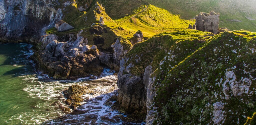 Kinbane Castle - Northern Irish castle • Go-to-Ireland.com