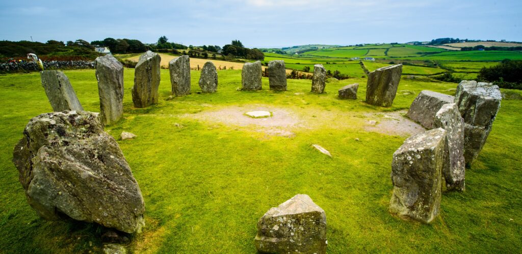 Le Cromlech de Drombeg - stone circle • Go-to-Ireland.com