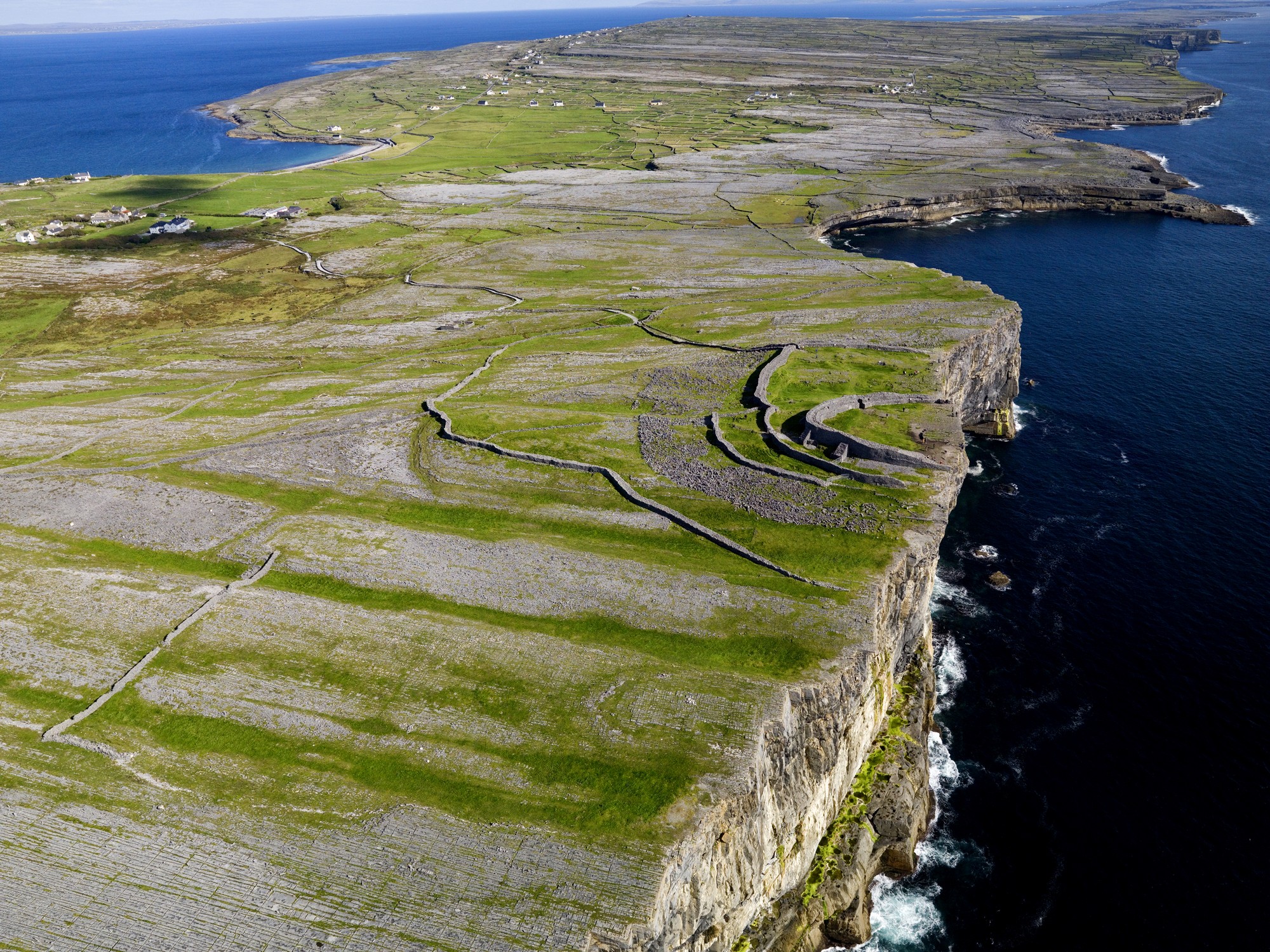 Dun Aengus fort about Inishmore • Go-to-Ireland.com