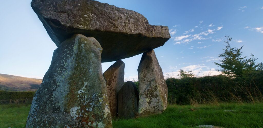 Dolmen of Ballykeel in Northern Ireland • Go-to-Ireland.com