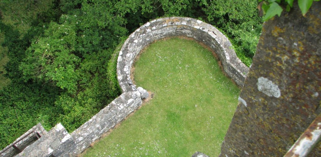 Craggaunowen Castle - Irish Castle • Go-to-Ireland.com