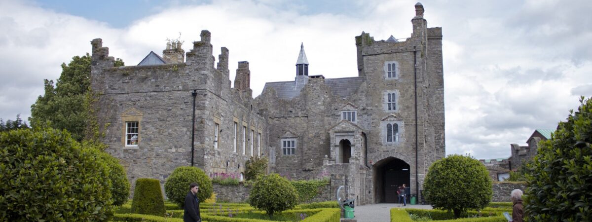 Drimnagh Castle - Irish Castle • Go-to-Ireland.com