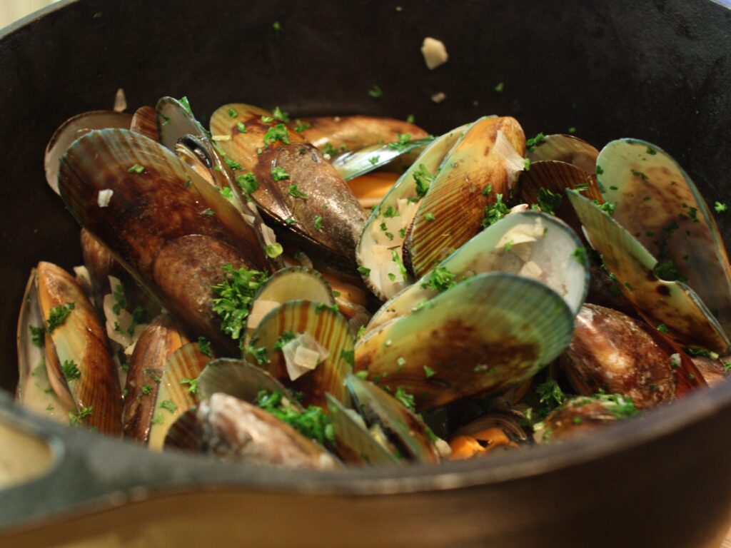 Garlic breaded mussels | Guide Ireland.com