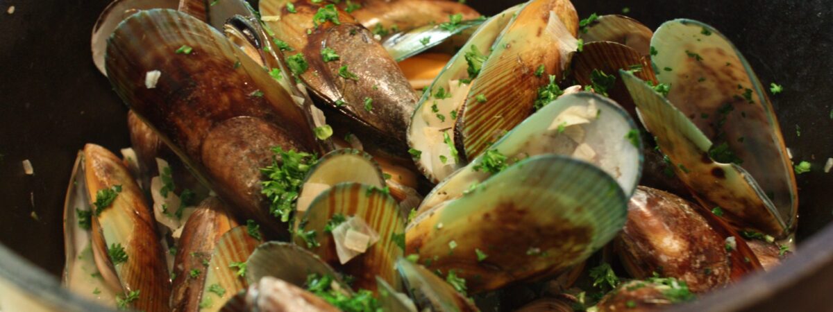 Garlic breaded mussels | Guide Ireland.com