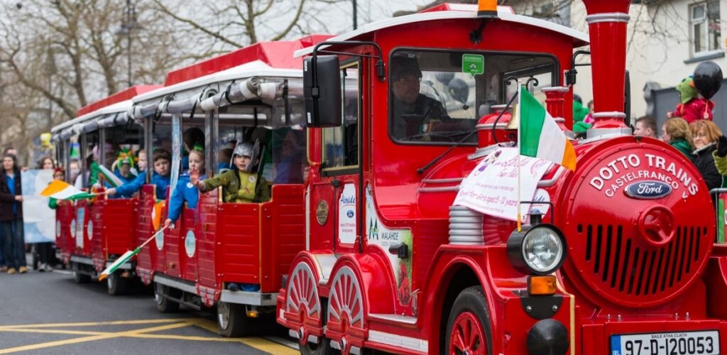 Toots Malahide Road Train • Go-to-Ireland.com