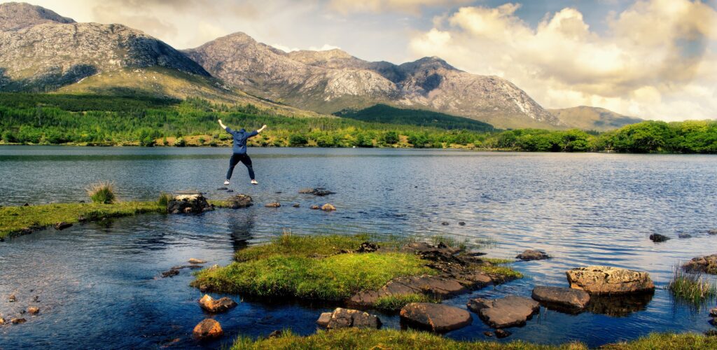 Lough Inagh - Connemara Lake in Ireland • Go-to-Ireland.com
