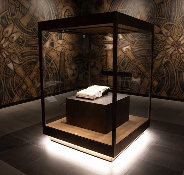 Trinity College: the Book of Kells on display in a high-tech showcase ...
