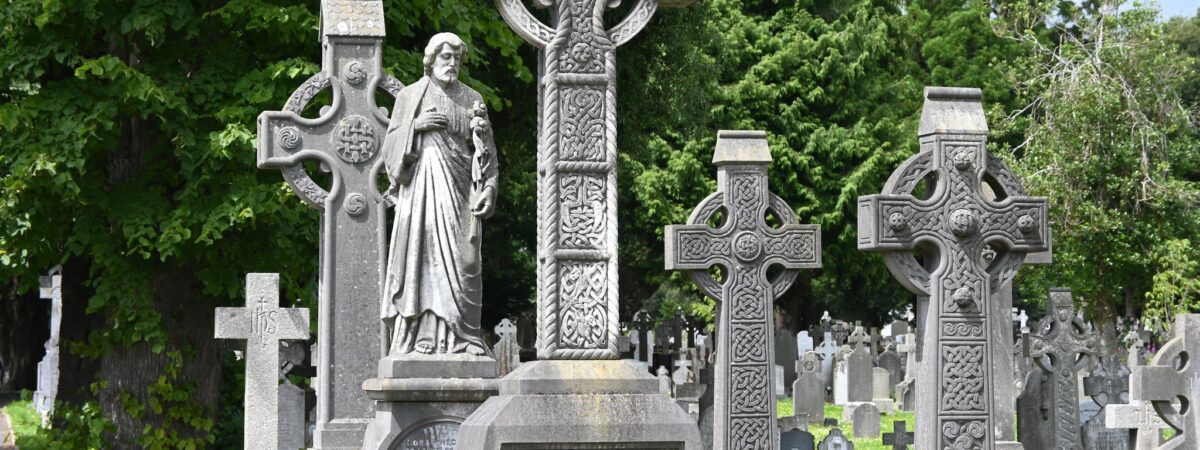 Cemeteries to visit in Ireland ☘️ • Go-to-Ireland.com