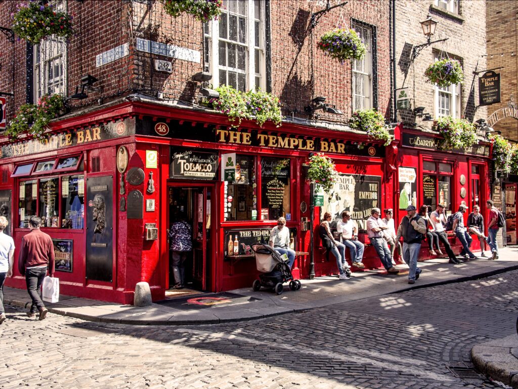 Temple Bar ☘️ : activities & accommodation • Go-to-Ireland.com