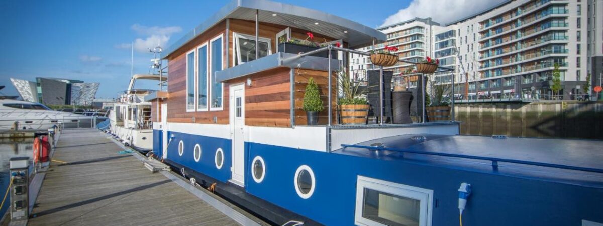 Hotel boat • Go-to-Ireland.com