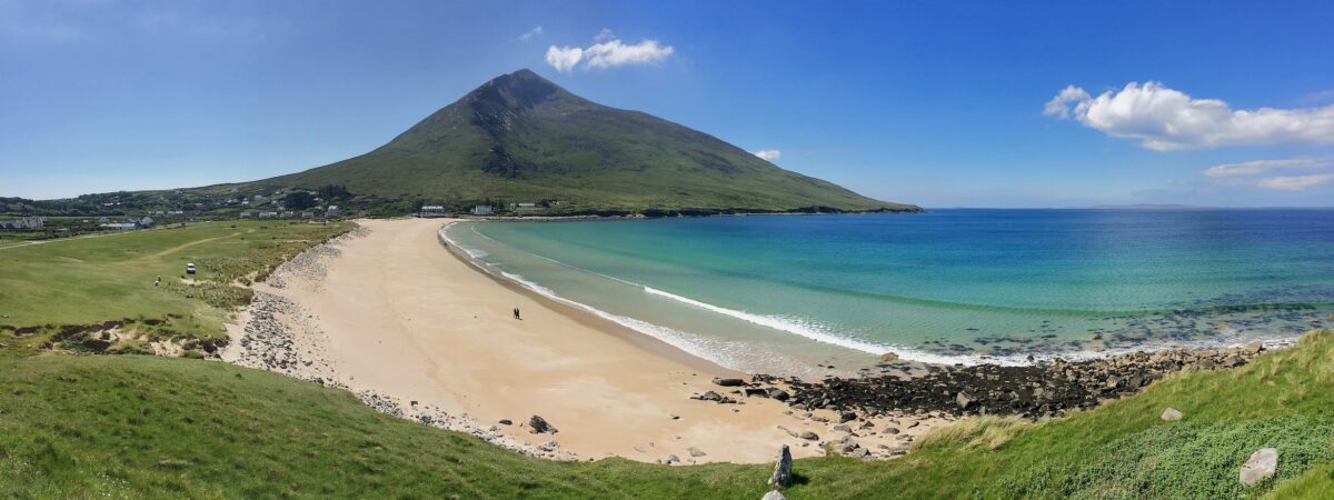 Dugort beach : beach at Achill Island • Go-to-Ireland.com