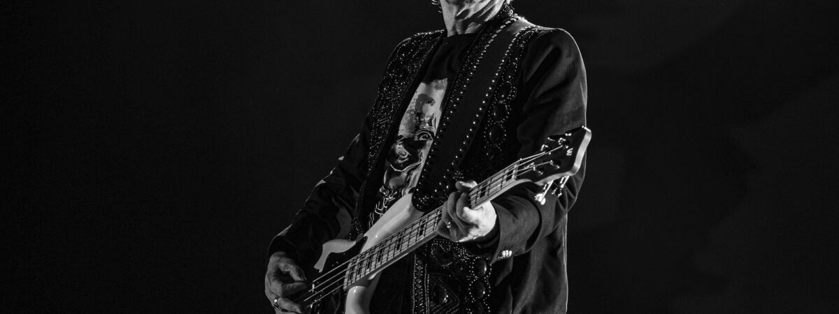 Adam Clayton - The bass prodigy of U2 • Go-to-Ireland.com