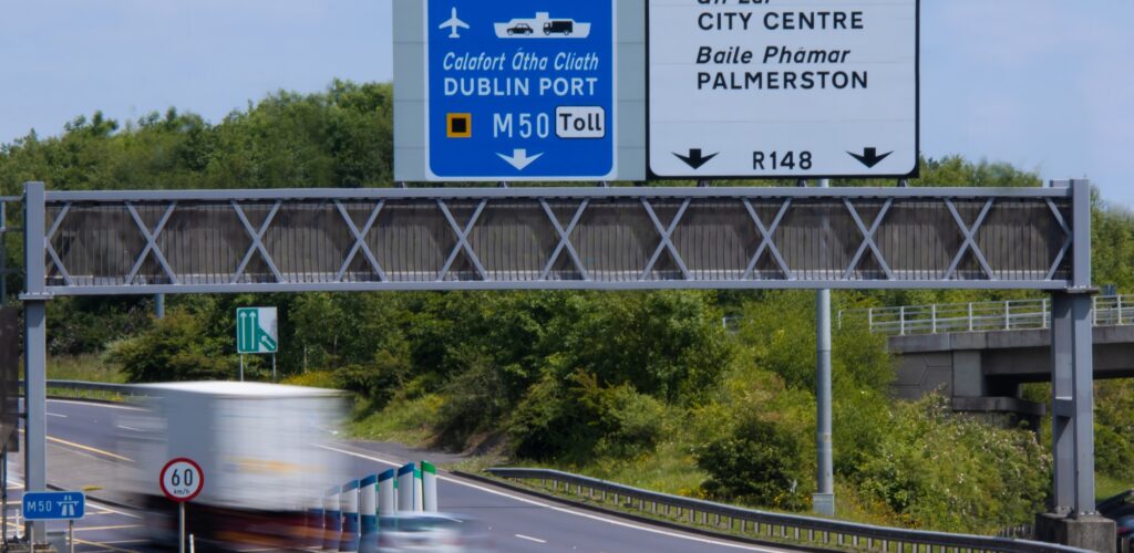 Driving on the M50 in Ireland • Go-to-Ireland.com