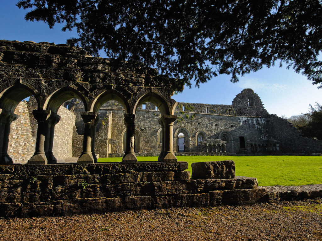 Cong Abbey - Monastery in ruins• Go-to-Ireland.com