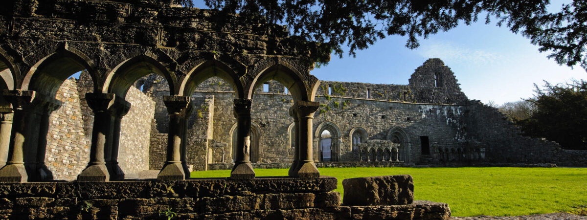 Cong Abbey - Monastery in ruins• Go-to-Ireland.com