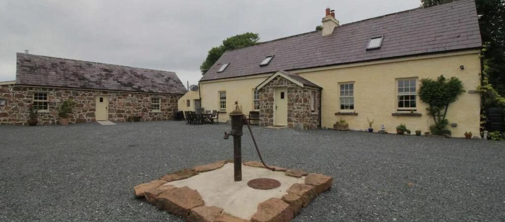 Old Scragg Farm Cottage in the Irish Countryside • Go-to-Ireland.com